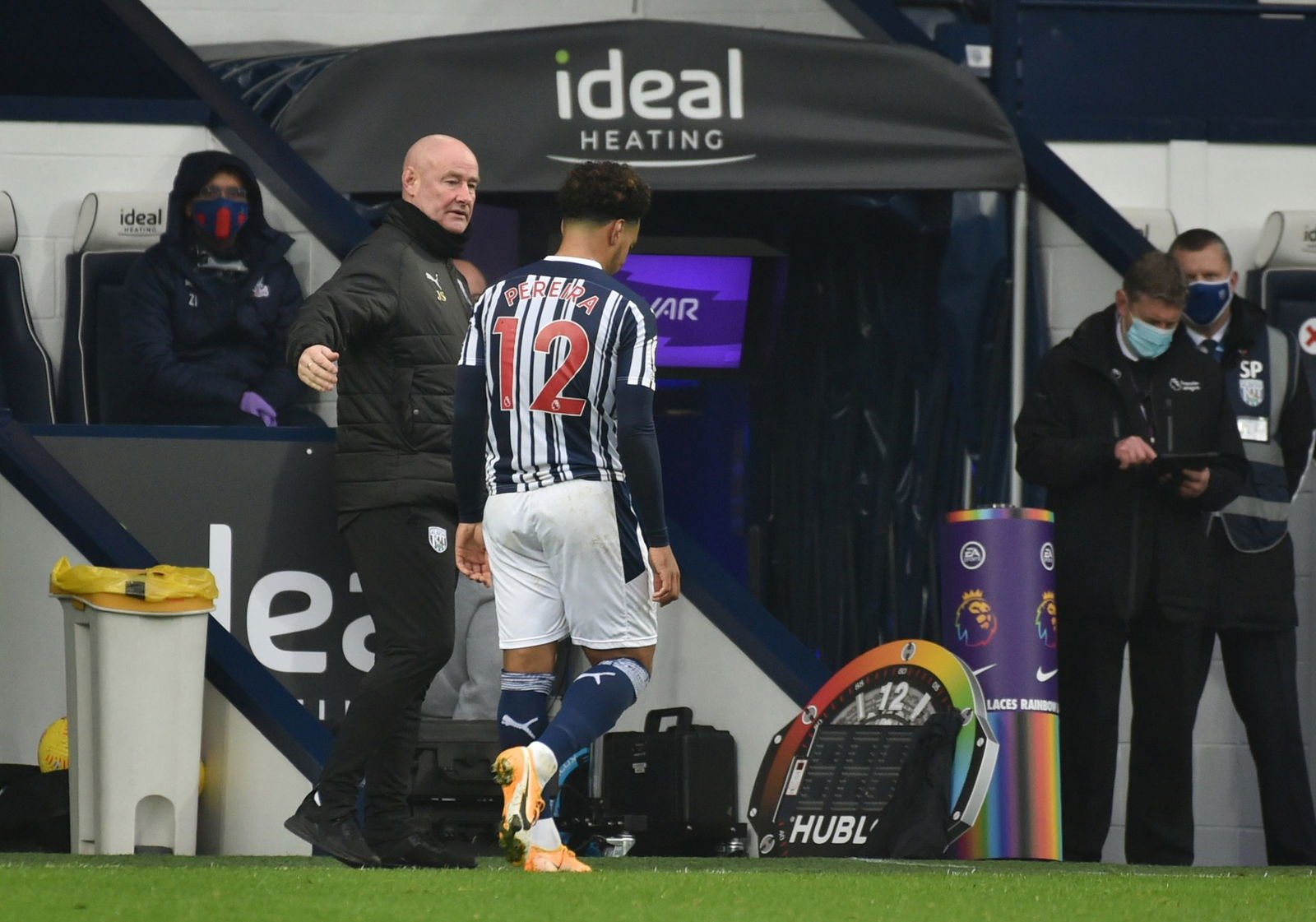 'Ridiculous', 'Joke' - West Brom incident sparks debate amongst these ...