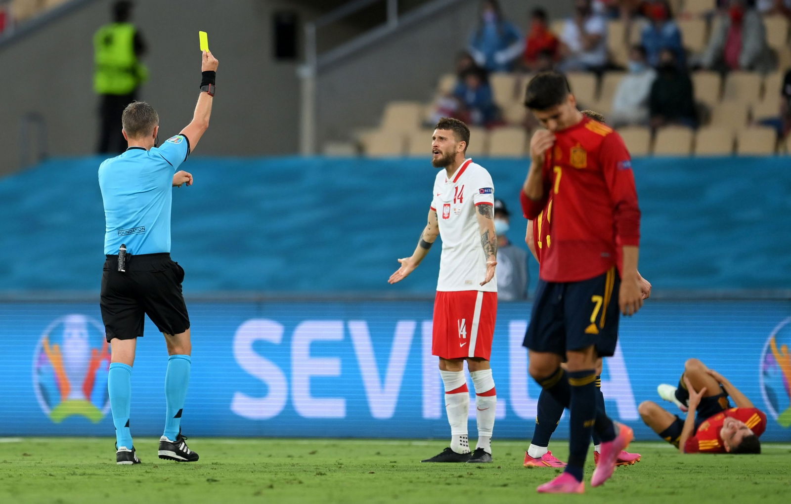 'Shocking' - Plenty of fans flock to BBC's tweet involving two Leeds ...