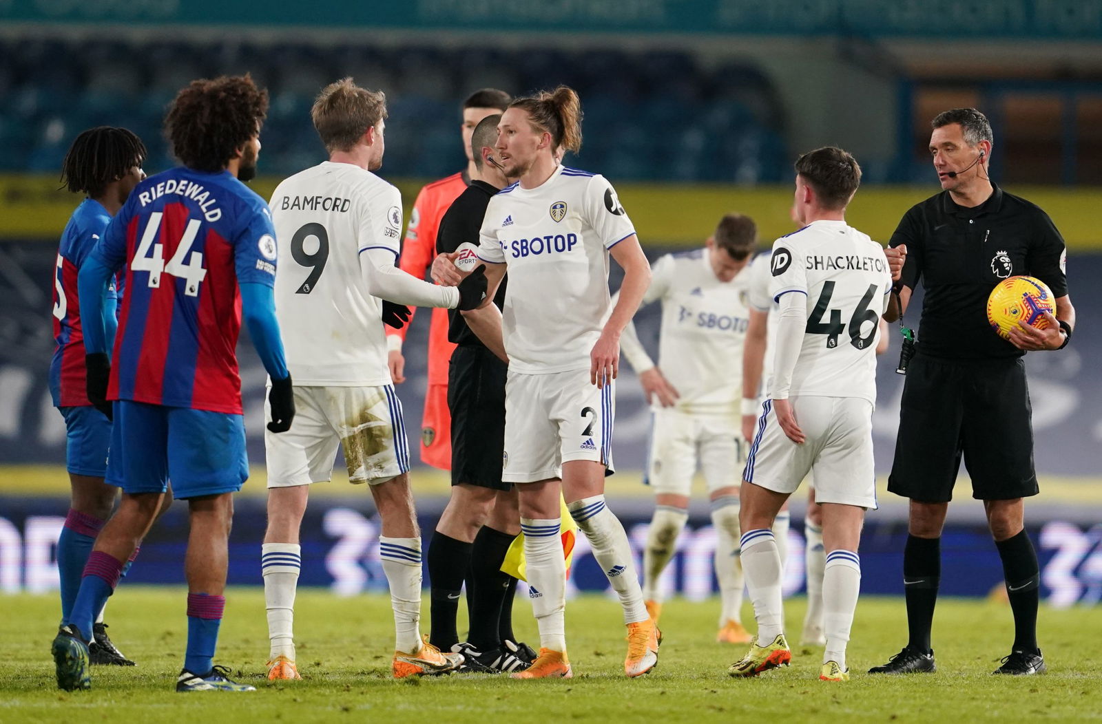 Marcelo Bielsa teases underwhelming piece of Leeds United team news ...