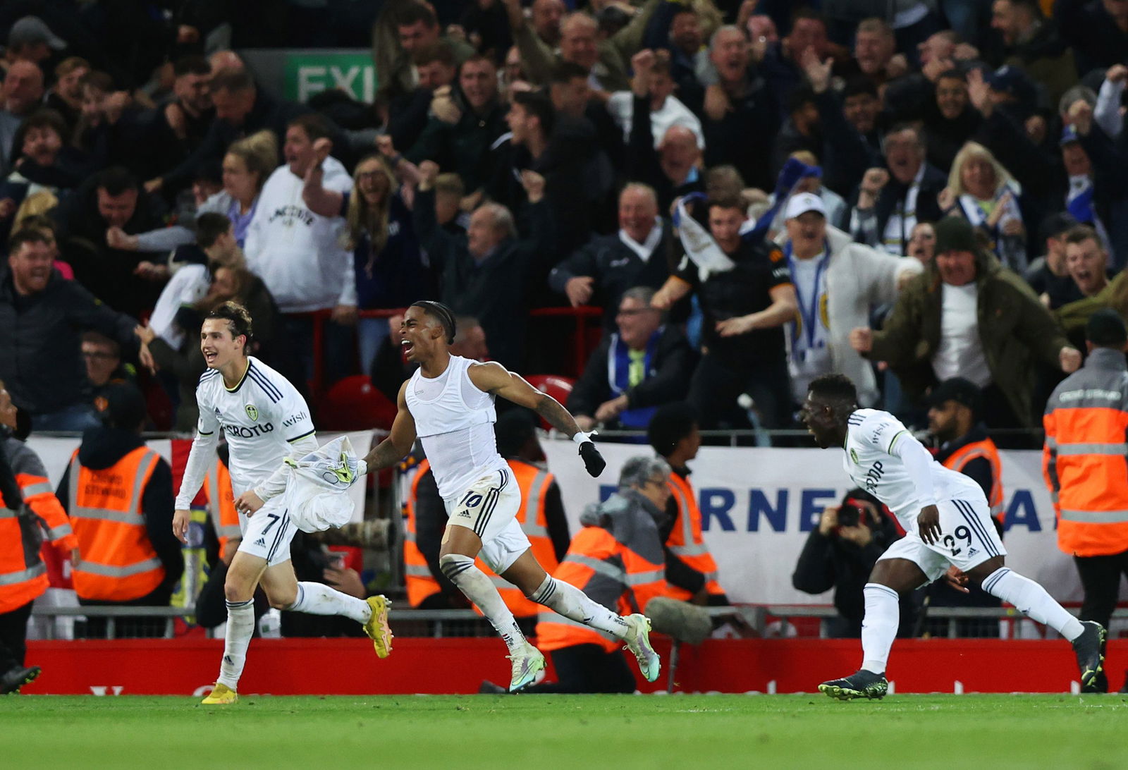 5/6 passes, 1/1 dribbles: Willy Gnonto proving Leeds United readiness ...