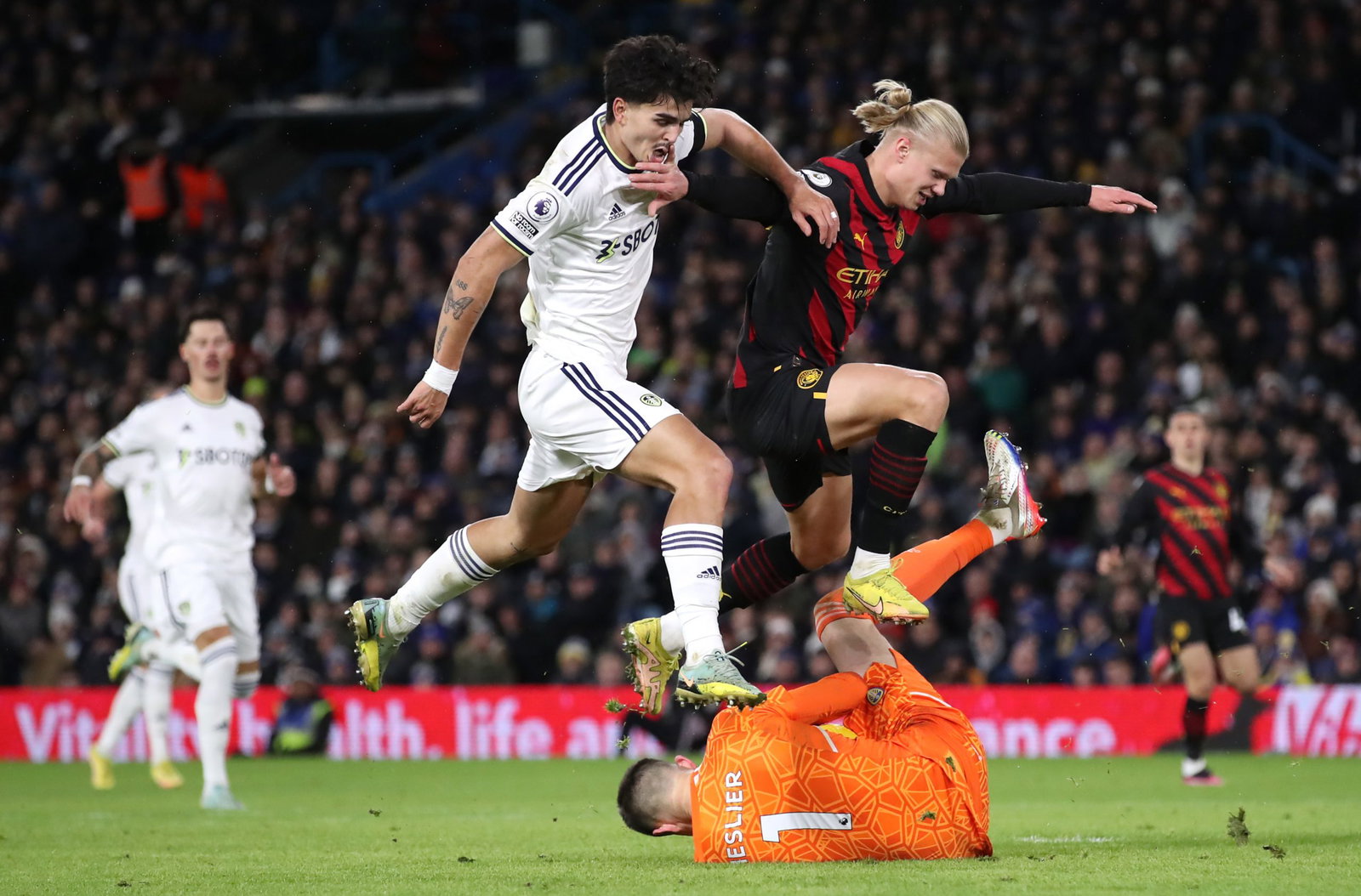 Pascal Struijk reacts with five-word message to Leeds United ...