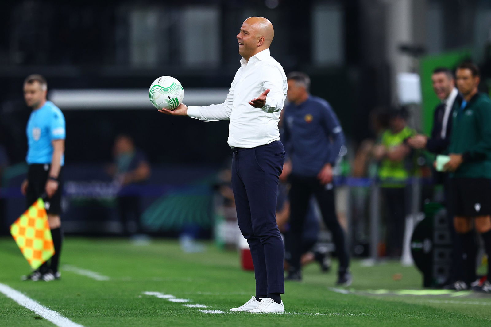 Report: 44-year-old Leeds United manager target subject to growing ...