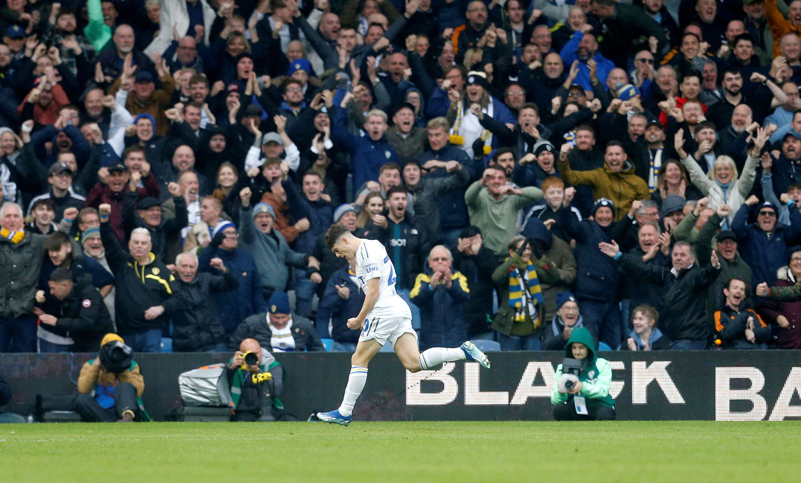 Leeds United team news: 20-y/o set to remain on bench after int'l ...
