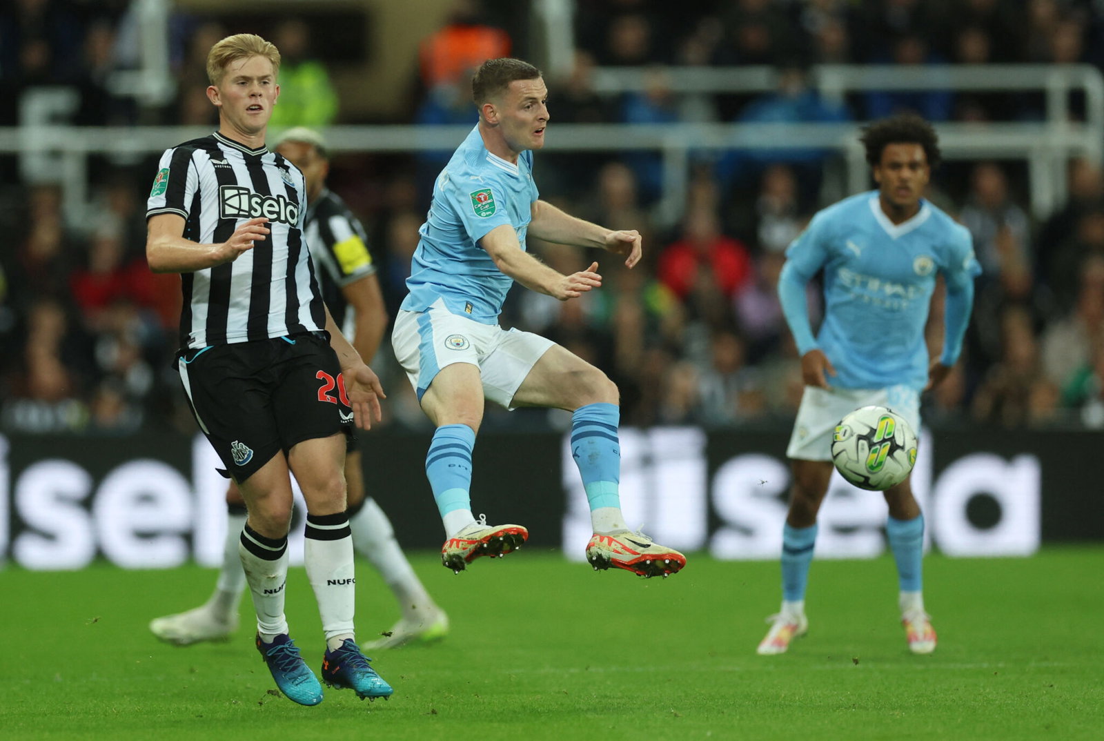 Leeds United could save these two PL players with January loan after ...