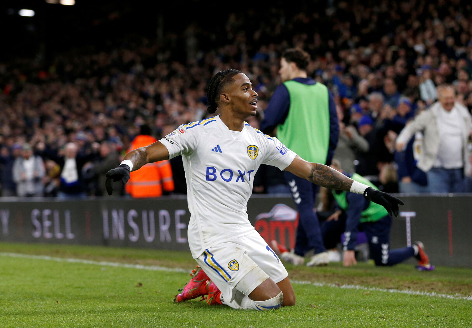 New contract plans revealed for Leeds United star commanding £45m fee ...