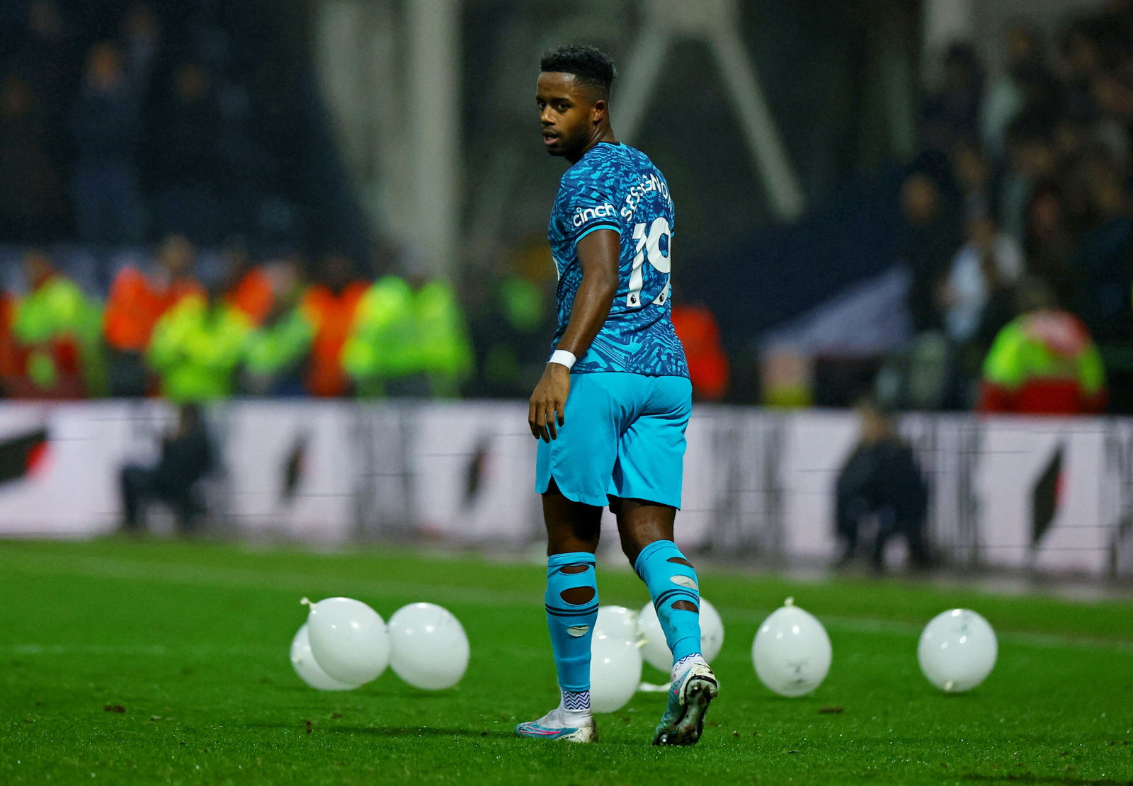 Leeds United make checks on £55k/week defender available for free ...