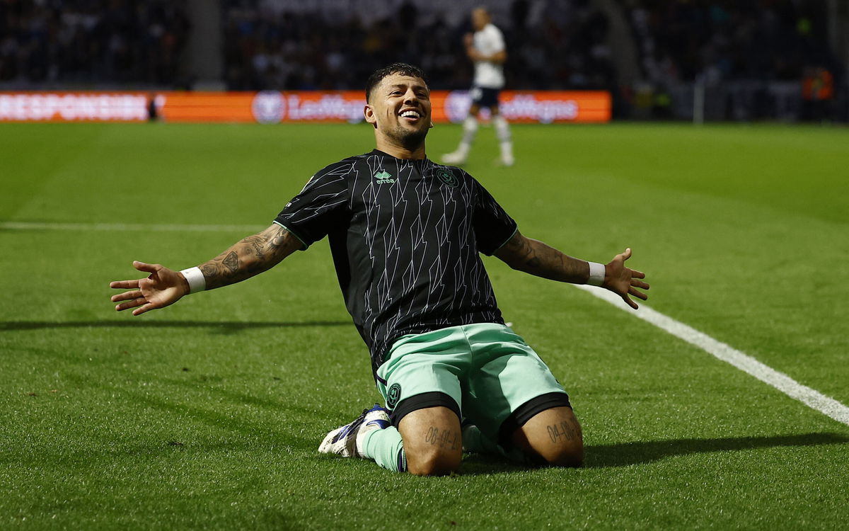 Leeds United 'agree' personal terms to sign midfielder, club talks ...