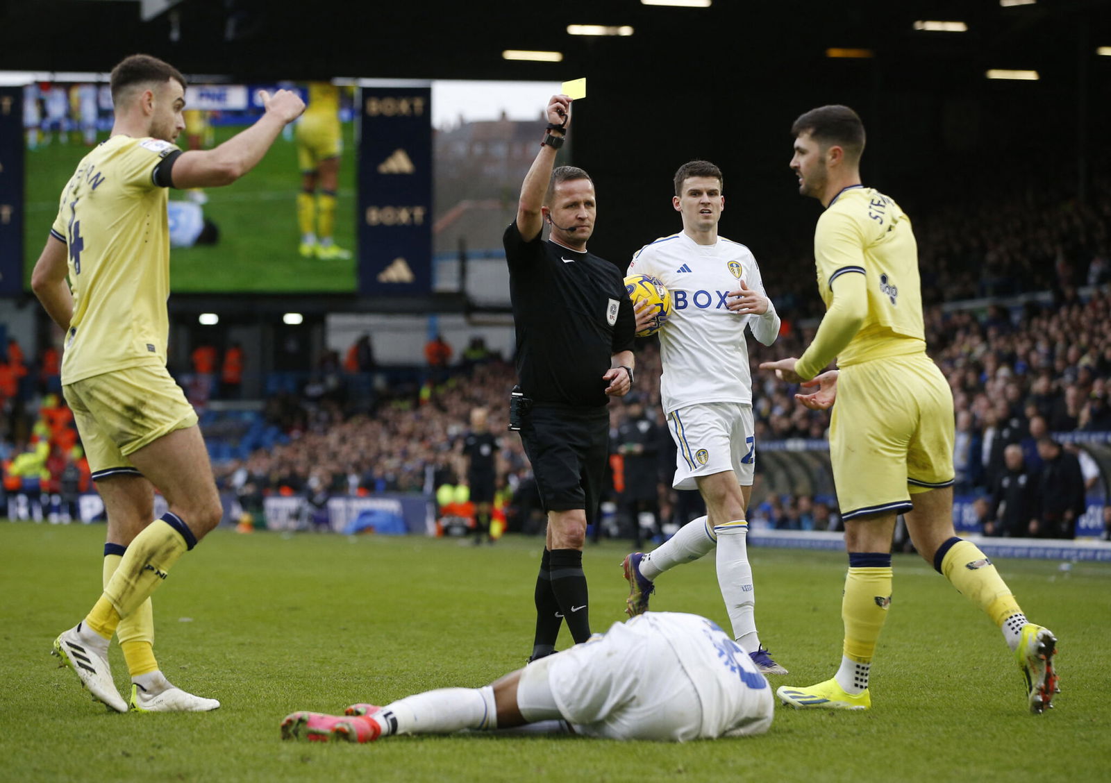 Referee confirmed for Leeds United v Plymouth, involved in chaotic ...