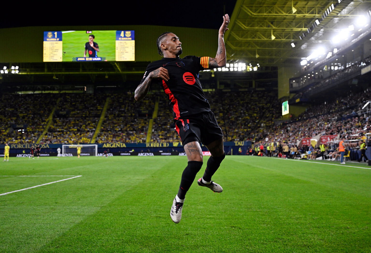 Barcelona owe Leeds £35m for Raphinha