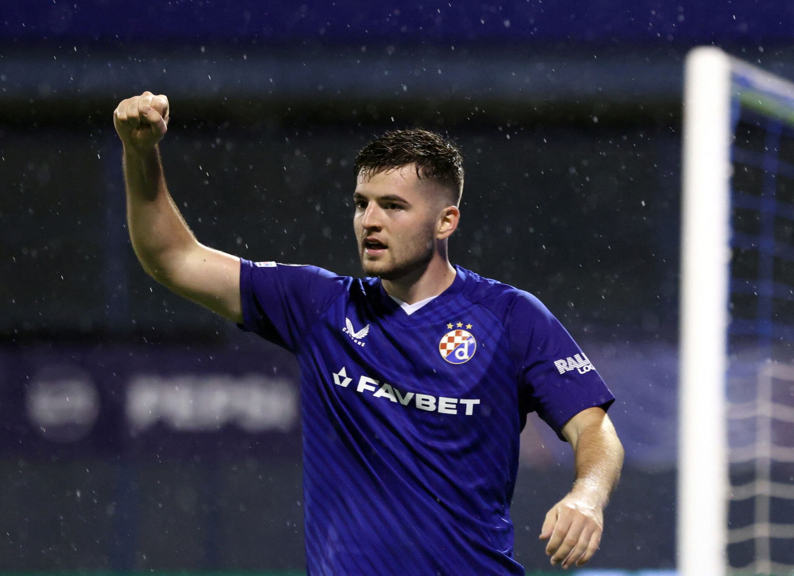 21-y/o Leeds United tried to sign in August scores stunner and assists ...