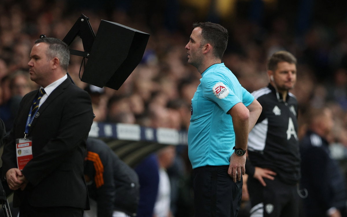 EFL considering huge VAR overhaul amid Leeds United's latest referee ...