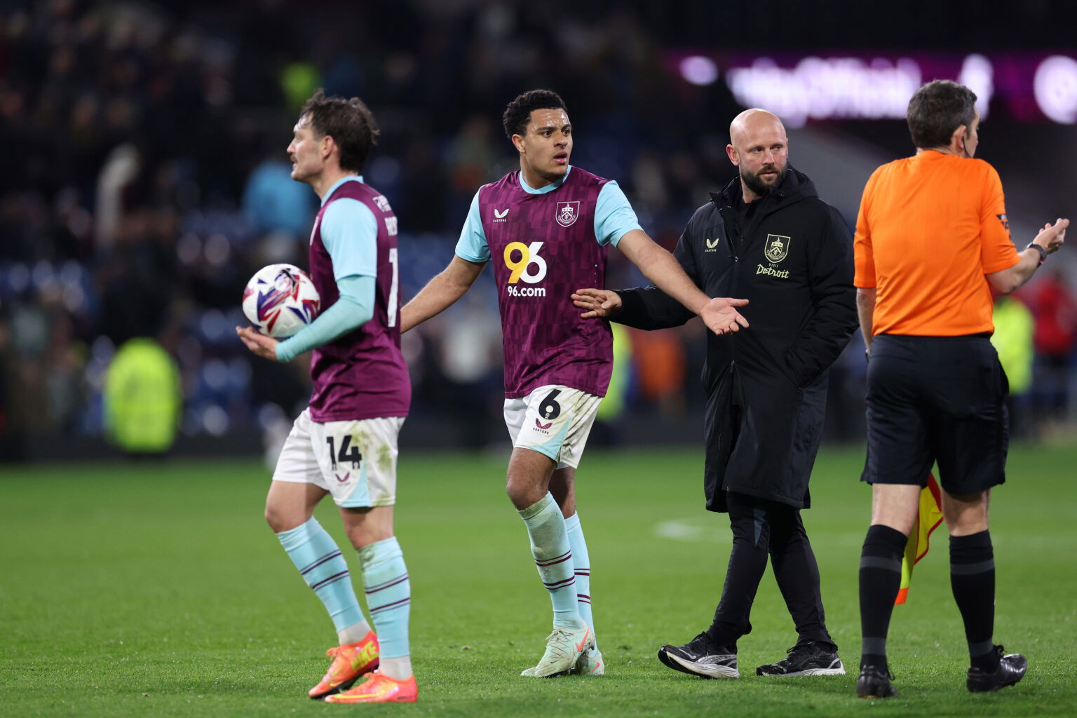 Leeds United News: PL survival rivals Burnley hit with CJ Egan-Riley ...