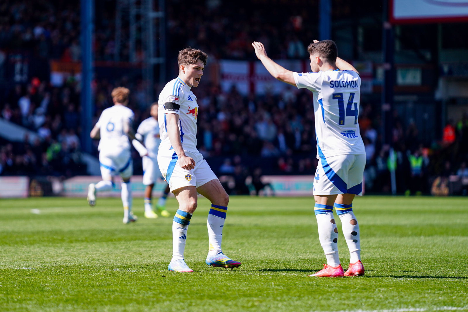 Luton 1-1 Leeds: Struijk limps off as Whites fall apart