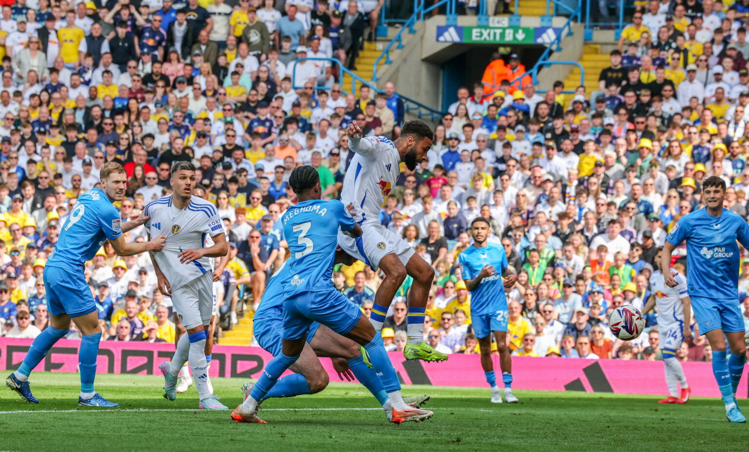 Leeds United News: Jayden Bogle form must enrage Chris Wilder