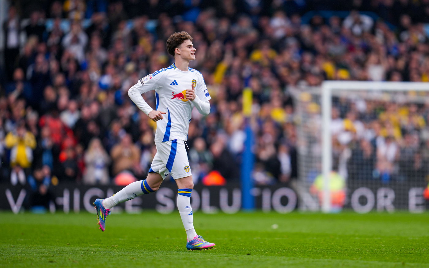 Leeds United News: Harry Gray weighs in on Manor Solomon transfer