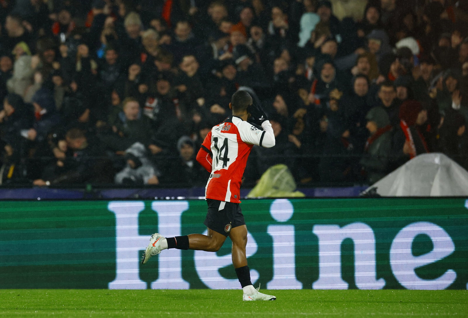 Leeds United plot ambitious transfer for 24-y/o winger with 37g/a this ...