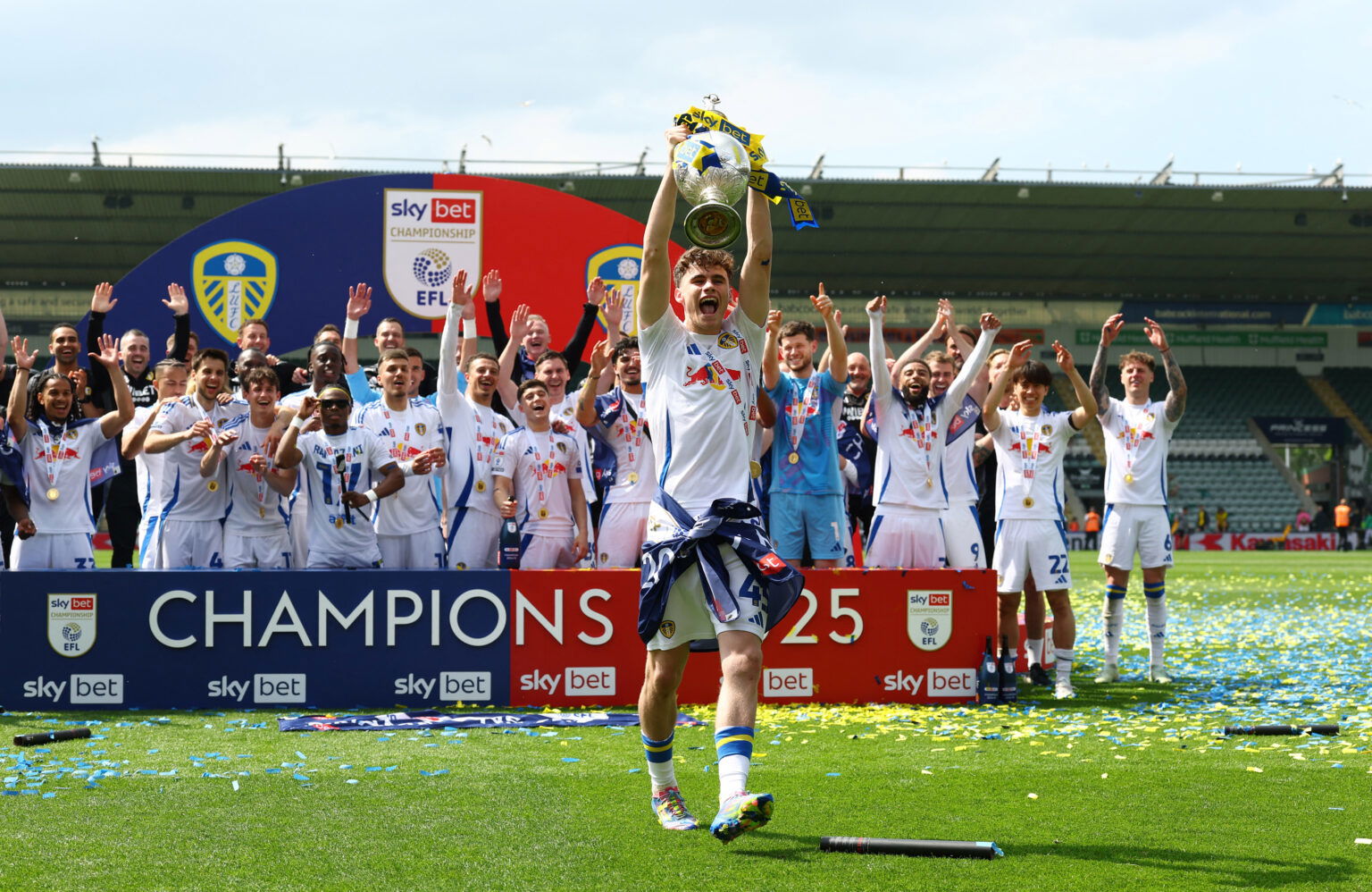 Leeds United News: James Debayo contract silence continues amid telling ...