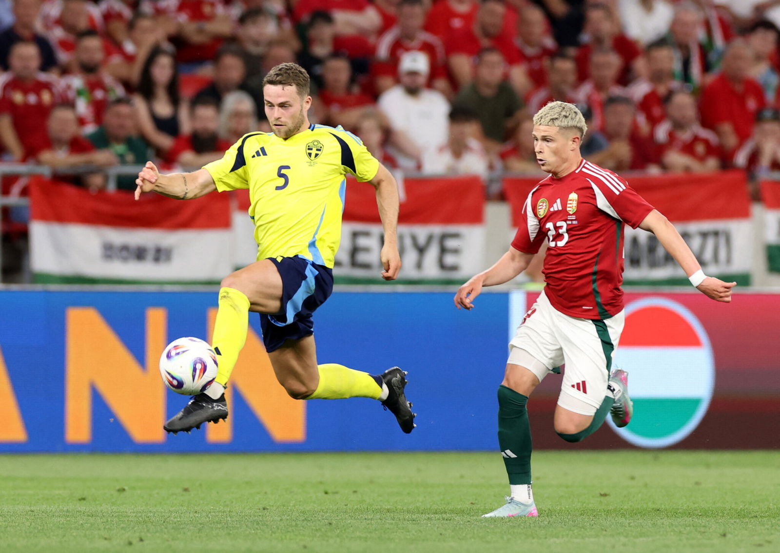 Leeds United News: Gabriel Gudmundsson agreed, Sean Longstaff transfer close