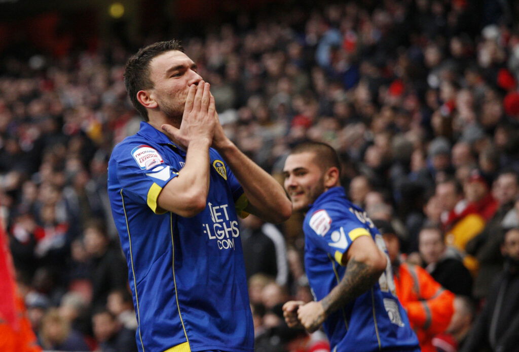 Leeds United News: Leeds’ strong blue-yellow kit record away at Arsenal ...