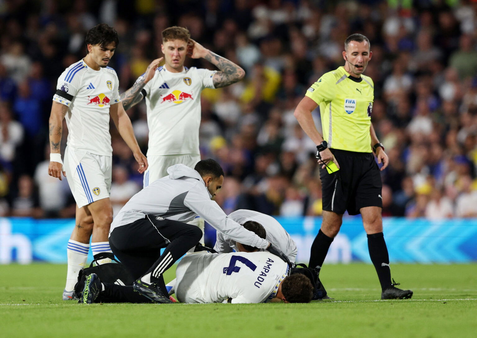 Leeds United News: Daniel Farke’s brutal CB decision on Struijk, Rodon ...