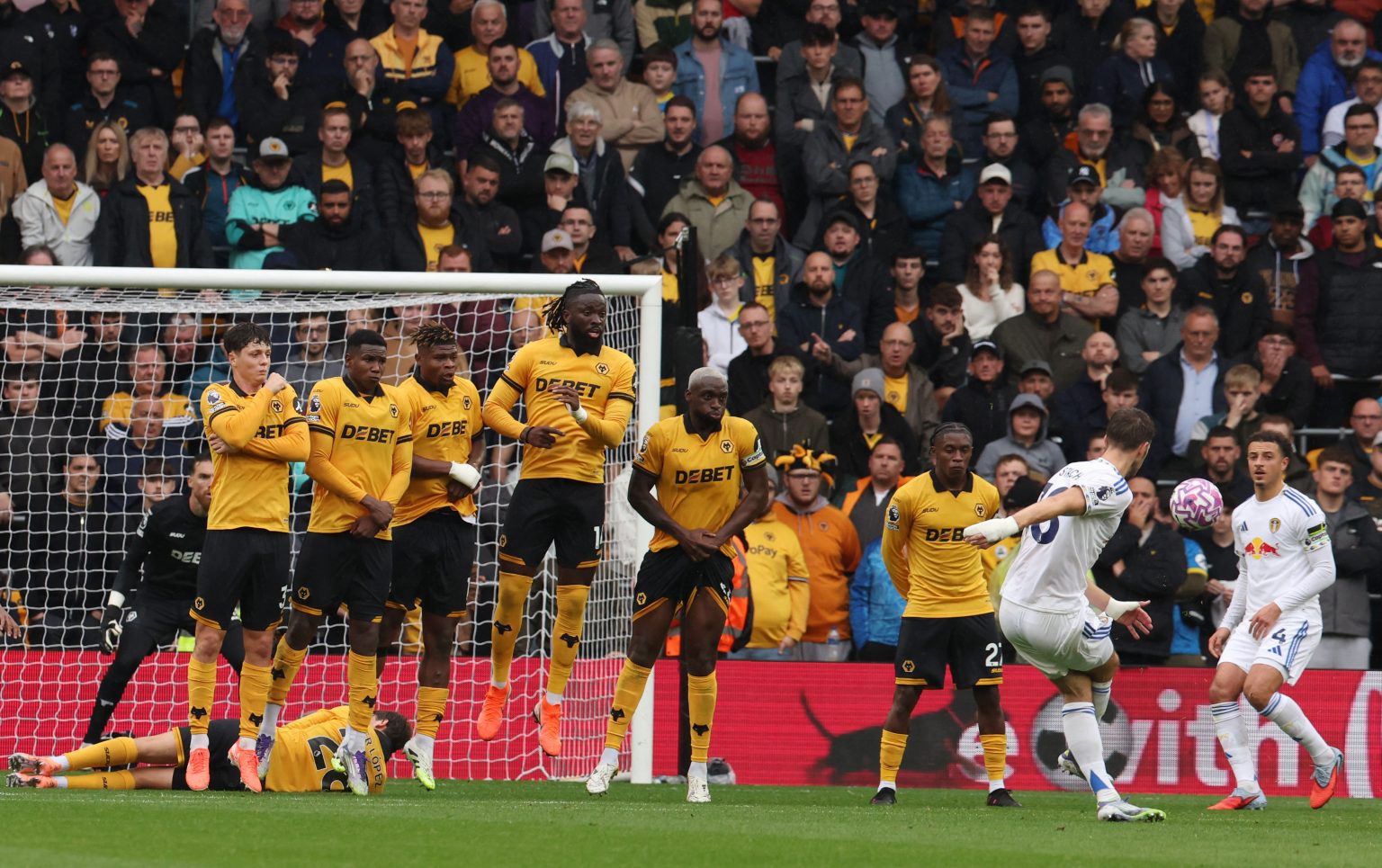 Wolves 1-3 Leeds United: Anton Stach stuns Molineux