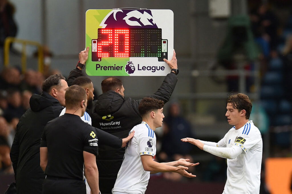 Dan James makes Leeds United fitness claim after Farke snub