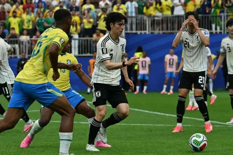 Leeds United make improved £25m Shea Charles bid