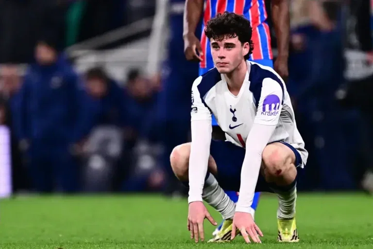 Crystal Palace enter Leeds United race for £30m Shea Charles